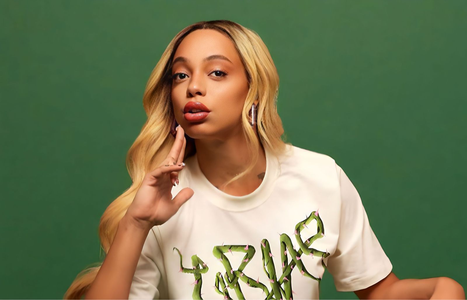 Urias lança merch do álbum Her Mind - Blossom Edition